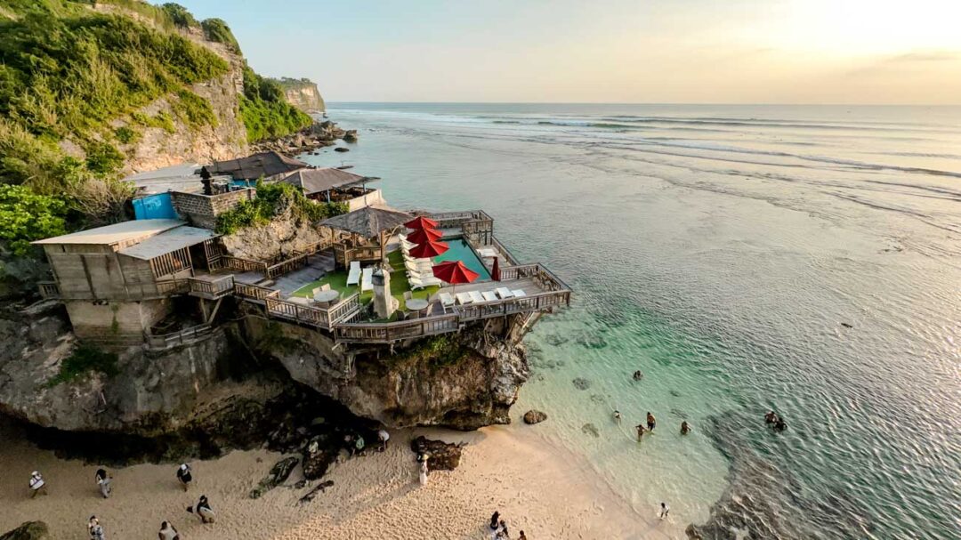 TOP 10 Uluwatu auf Bali: Die besten Sehenswürdigkeiten & Strände